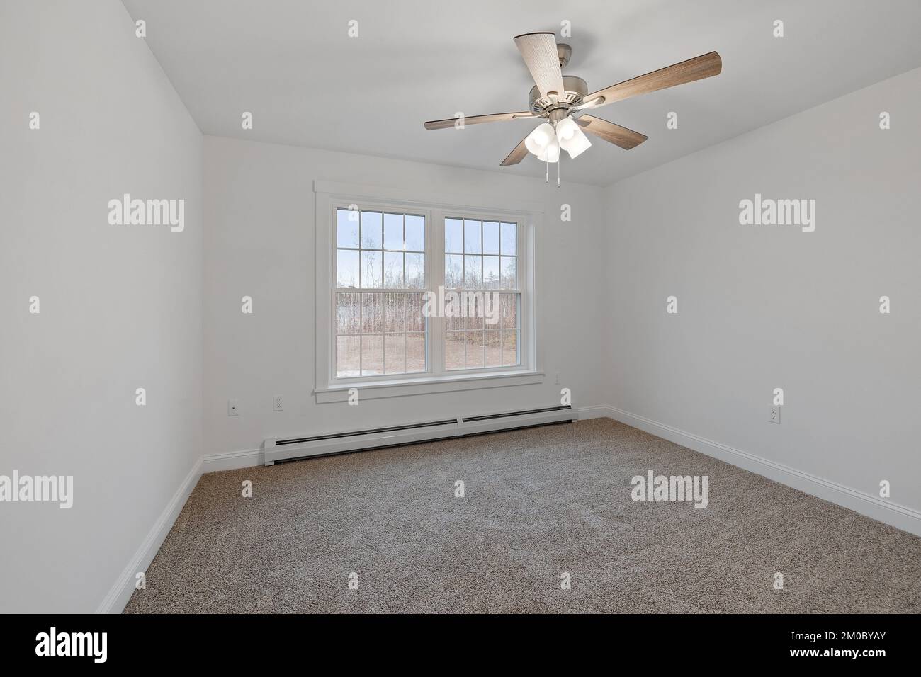 The interior of an empty house for sale Stock Photo - Alamy
