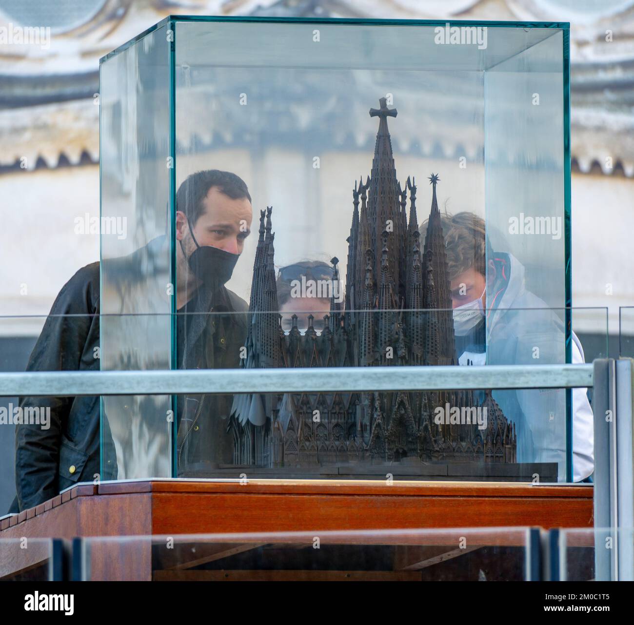 Tourists with face masks looking at a model of the Sagrada Familia ...