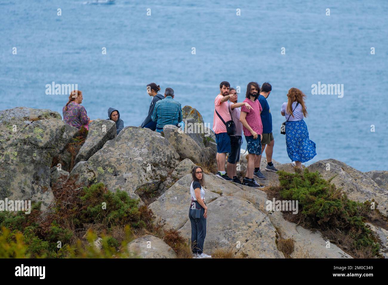 Looking under a rock hi-res stock photography and images - Alamy