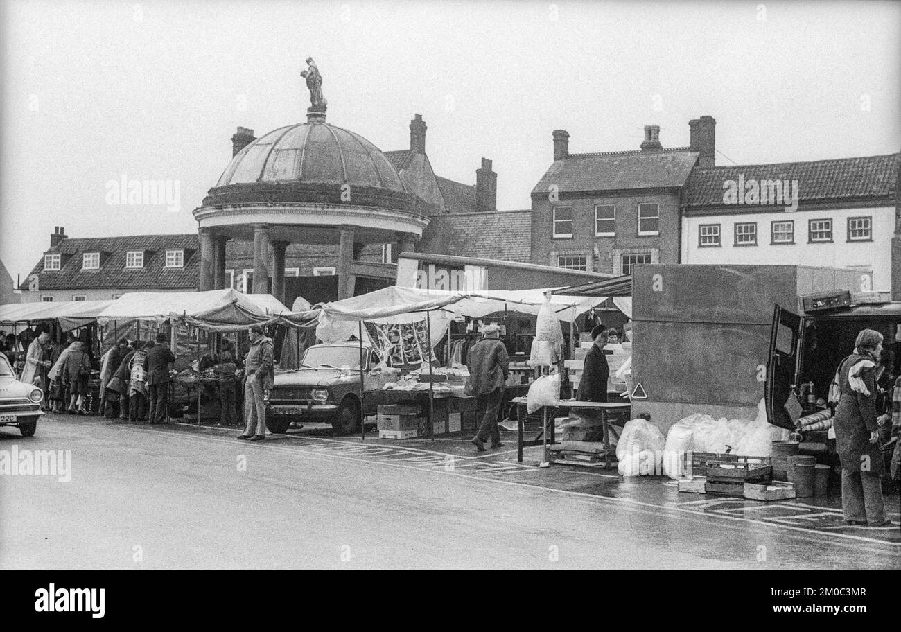 Market stalls uk 1970s hi-res stock photography and images - Alamy