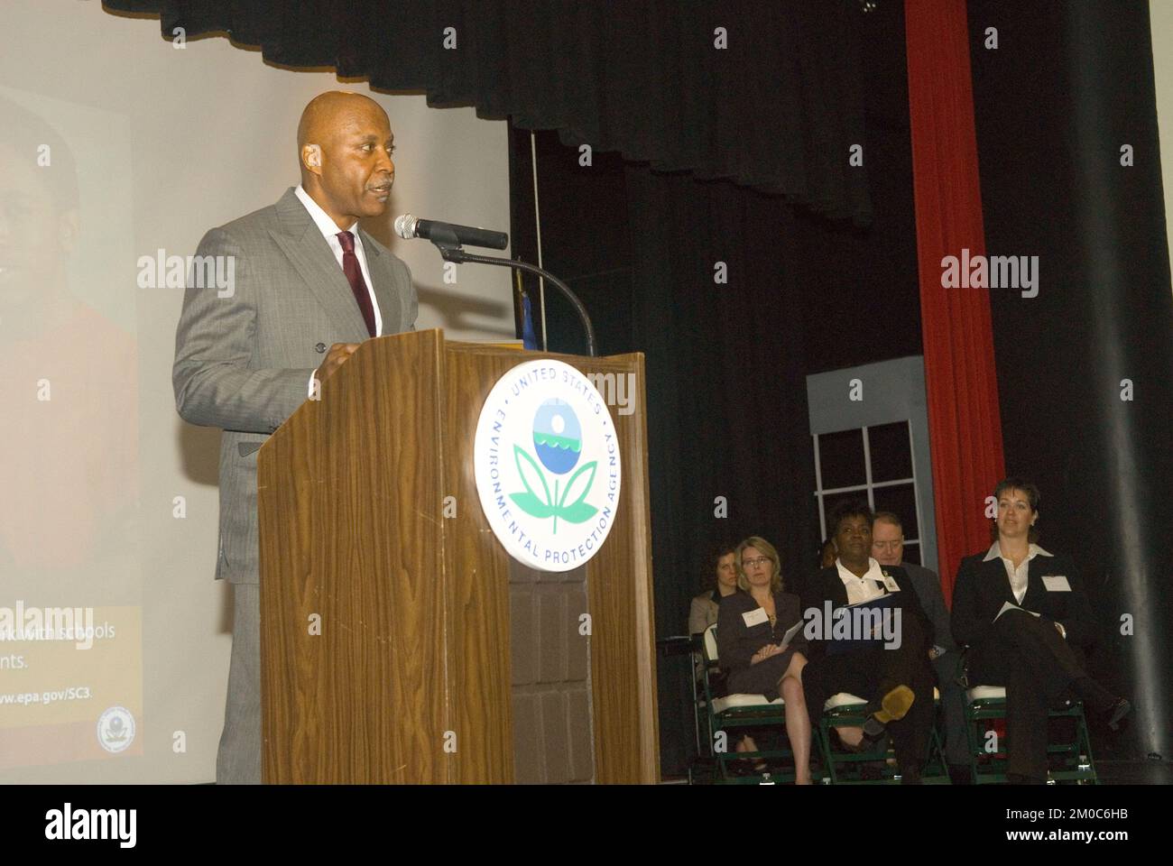 Chemical contamination cleanup hi-res stock photography and images - Alamy