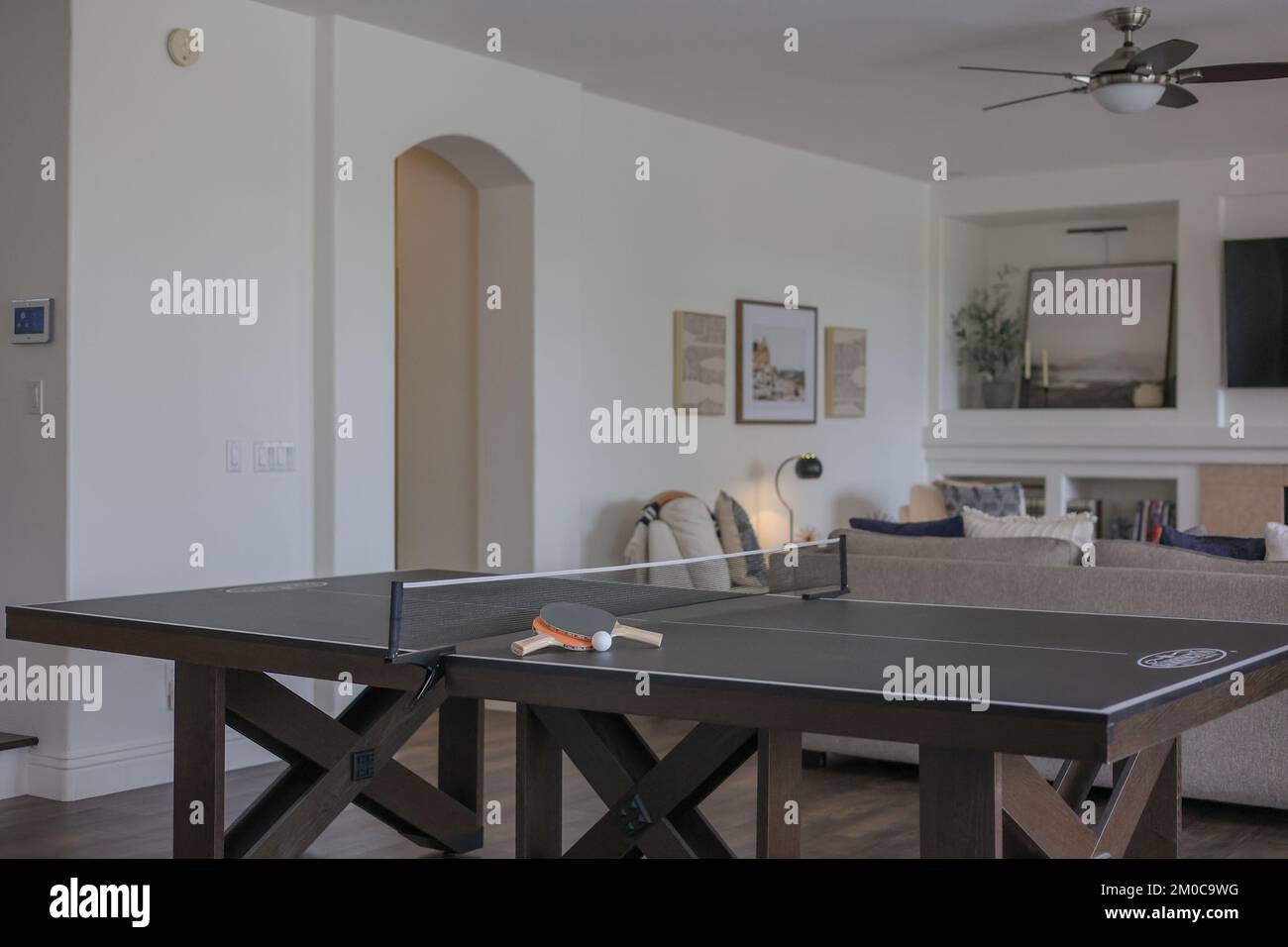 Ping pong table room hi-res stock photography and images - Alamy