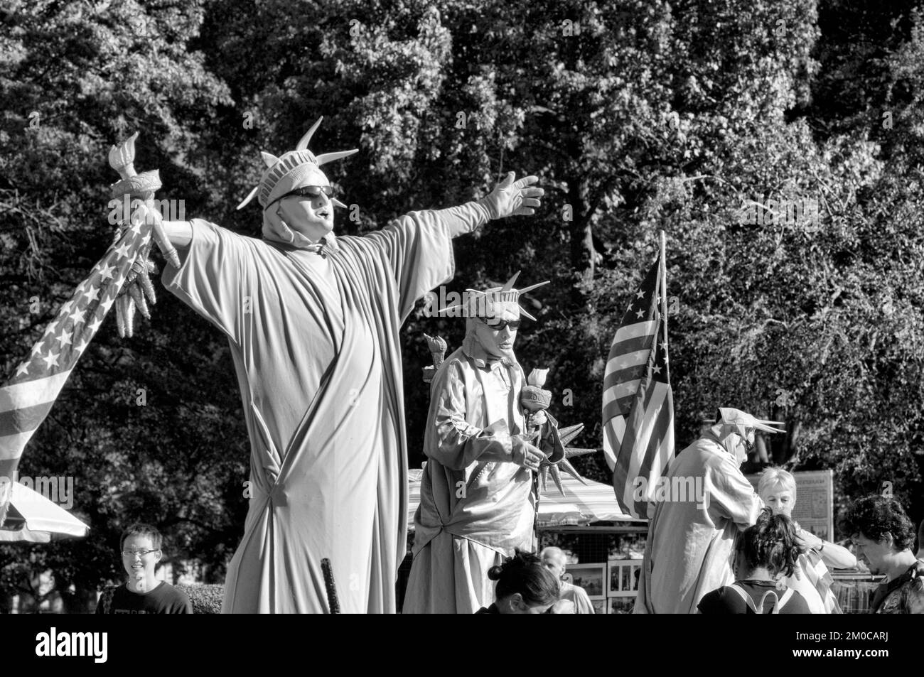 View hudson river statue Black and White Stock Photos & Images - Alamy