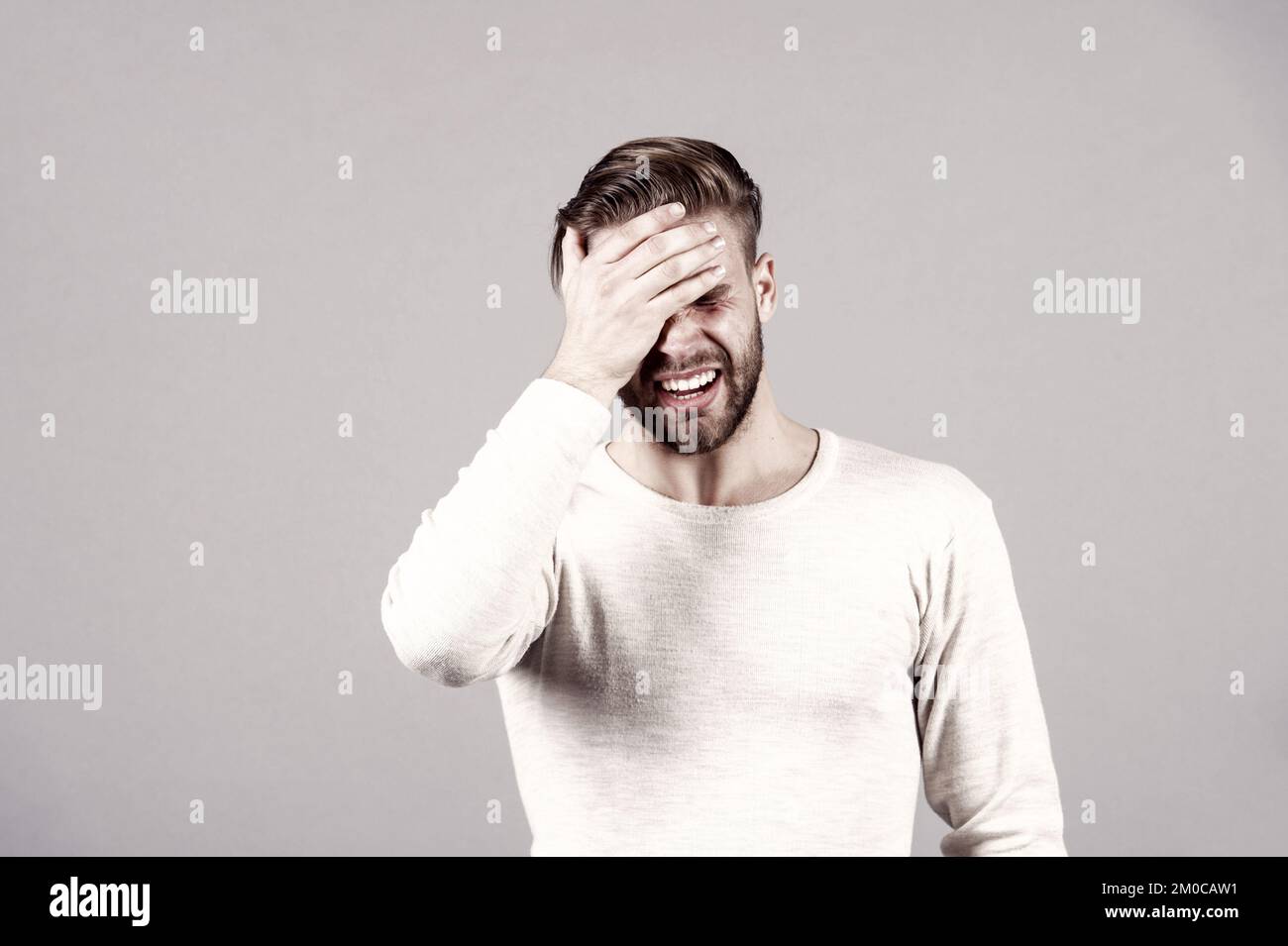 Bad memory concept. Man bearded forgetful face, grey background. Man ...