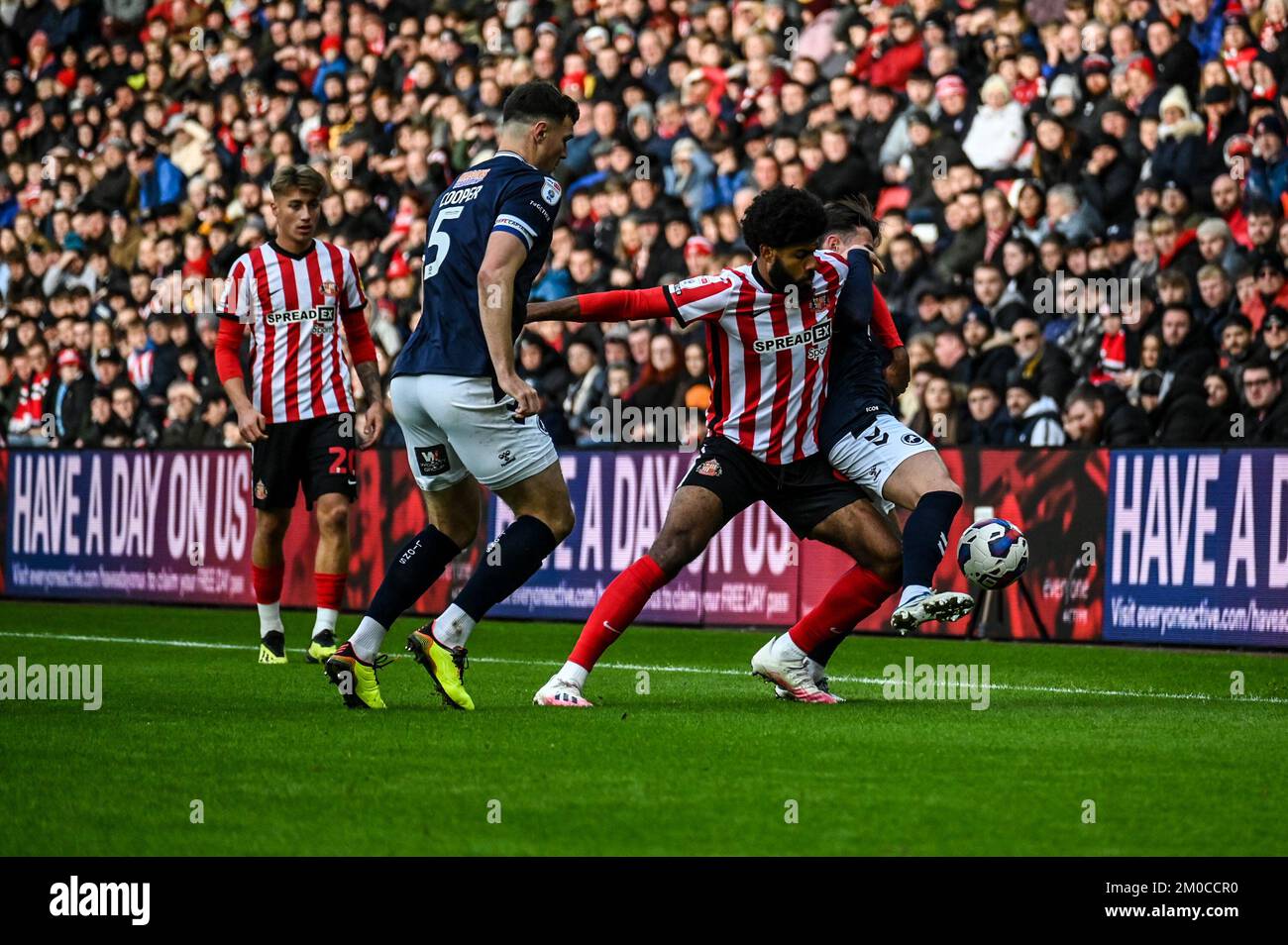 Sunderland AFC forward Ellis Simms challenges Millwall's Danny McNamara ...