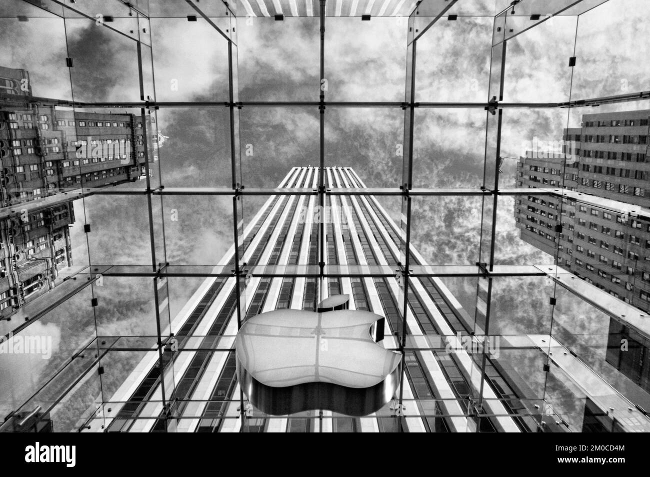 Apple shop. 767 Fifth Avenue in Manhattan New York USA Stock Photo - Alamy