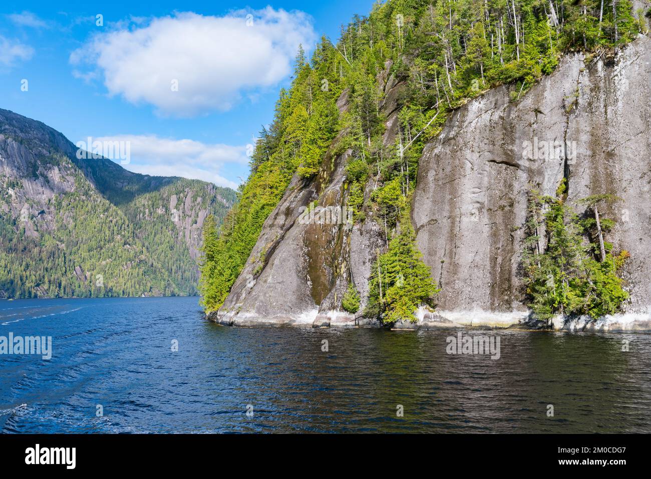Sheer cliffs hi-res stock photography and images - Alamy