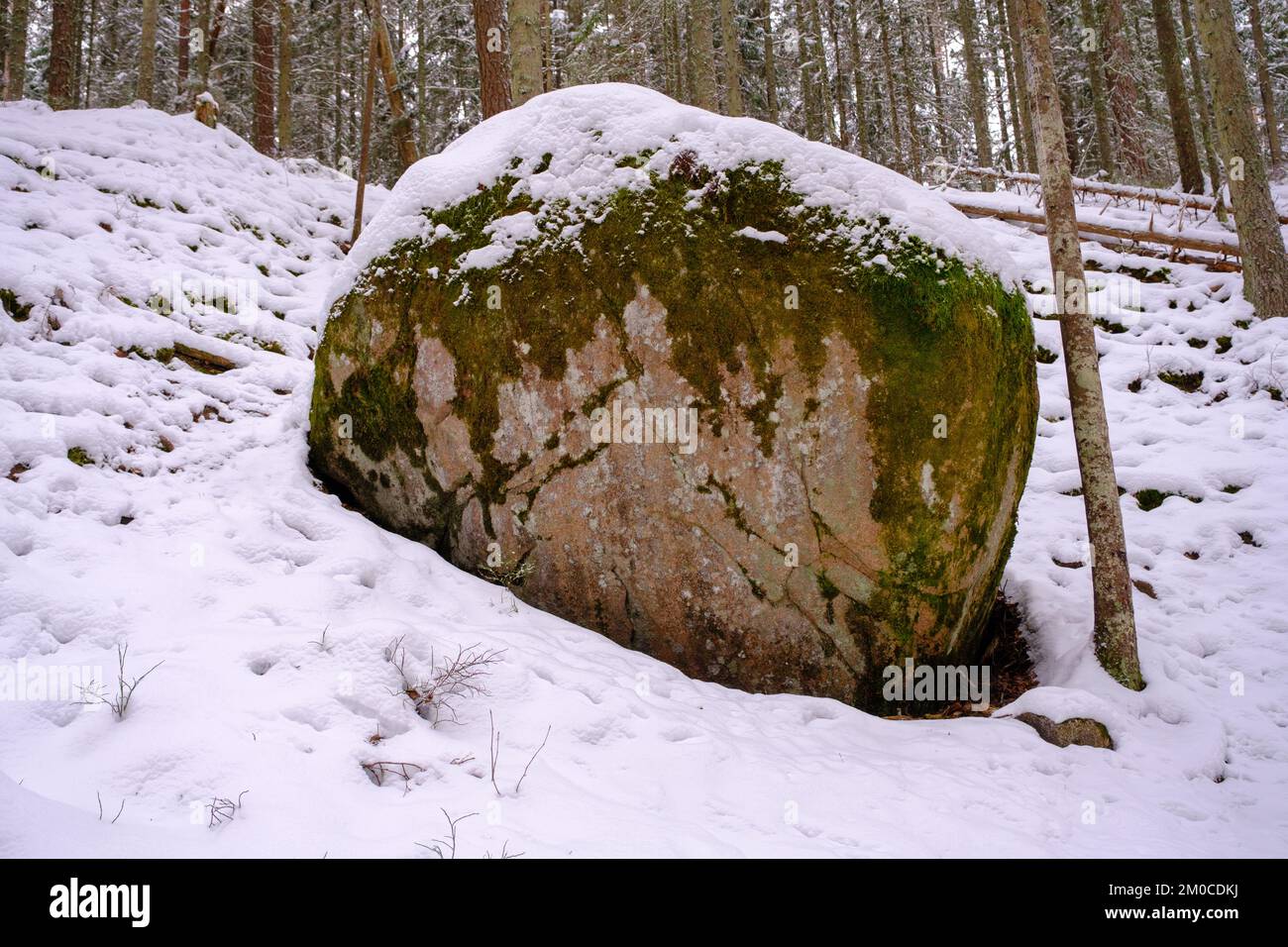 Round big stone hi-res stock photography and images - Alamy