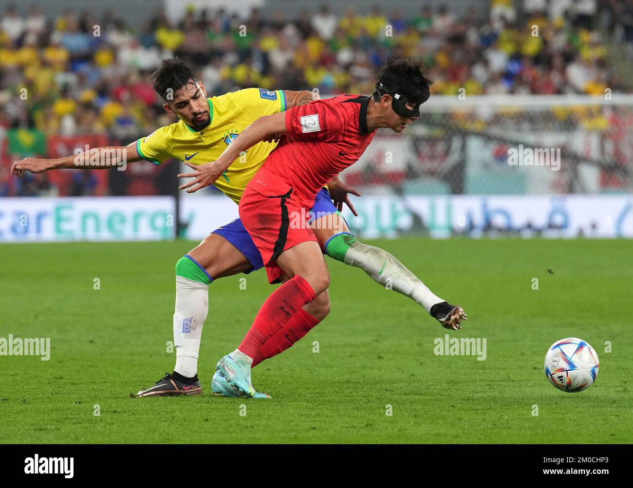 Doha, Qatar. 5th Dec, 2022. Lucas Paqueta (L) of Brazil vies with Son ...
