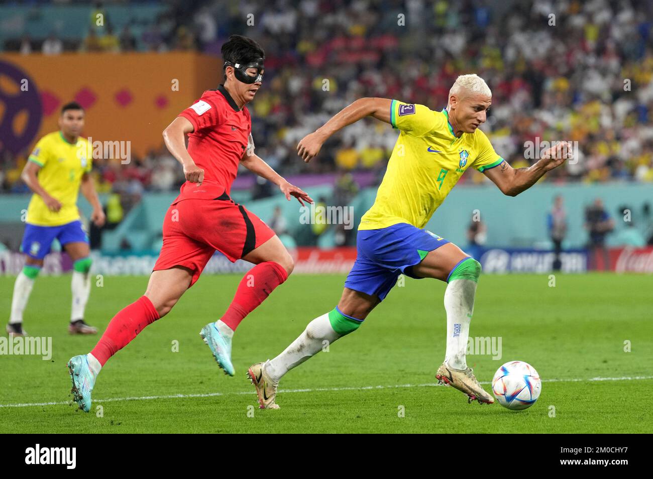 Doha, Qatar. 5th Dec, 2022. Richarlison (R) of Brazil vies with Son ...