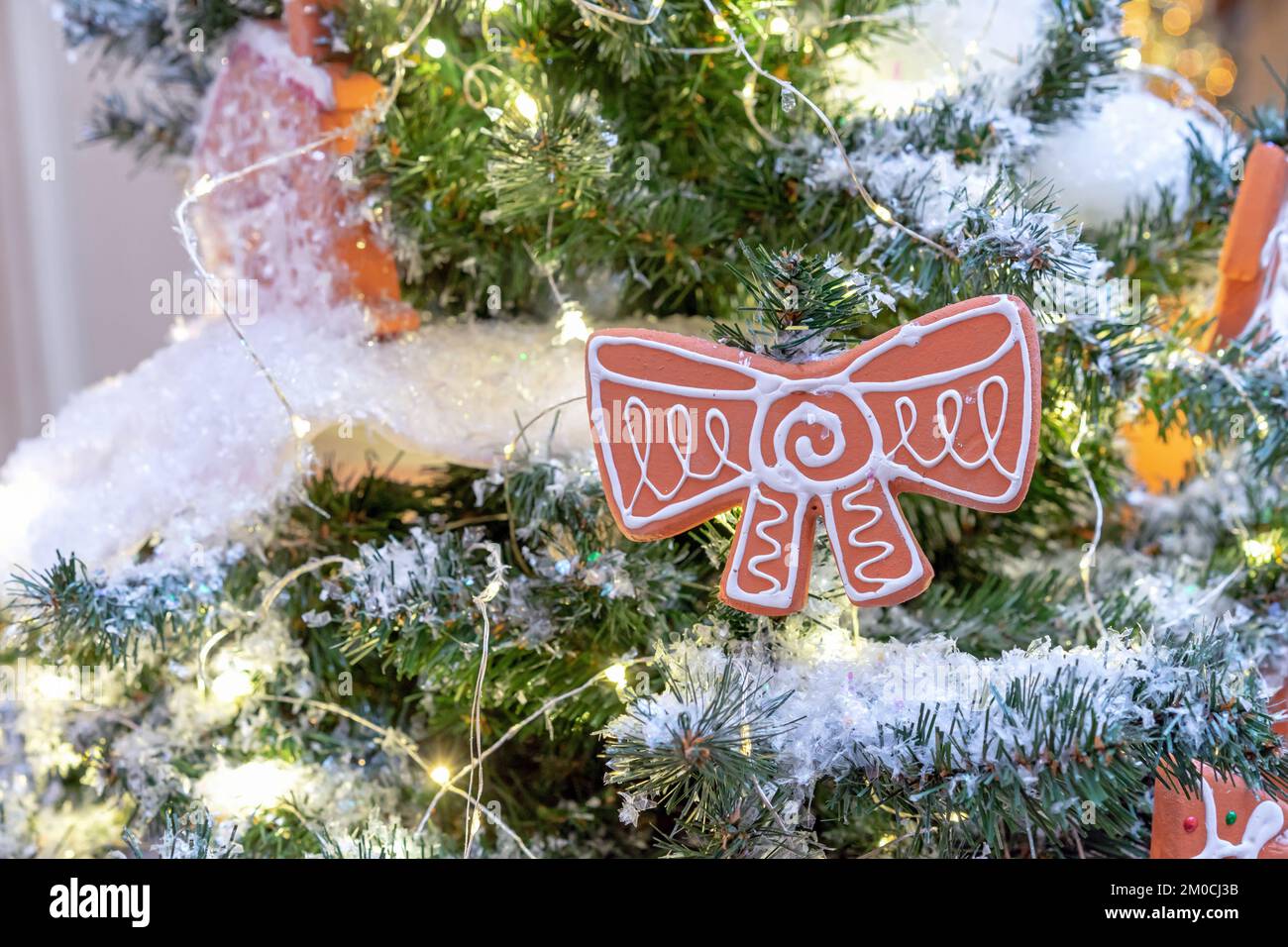 Icing bow hi-res stock photography and images - Alamy