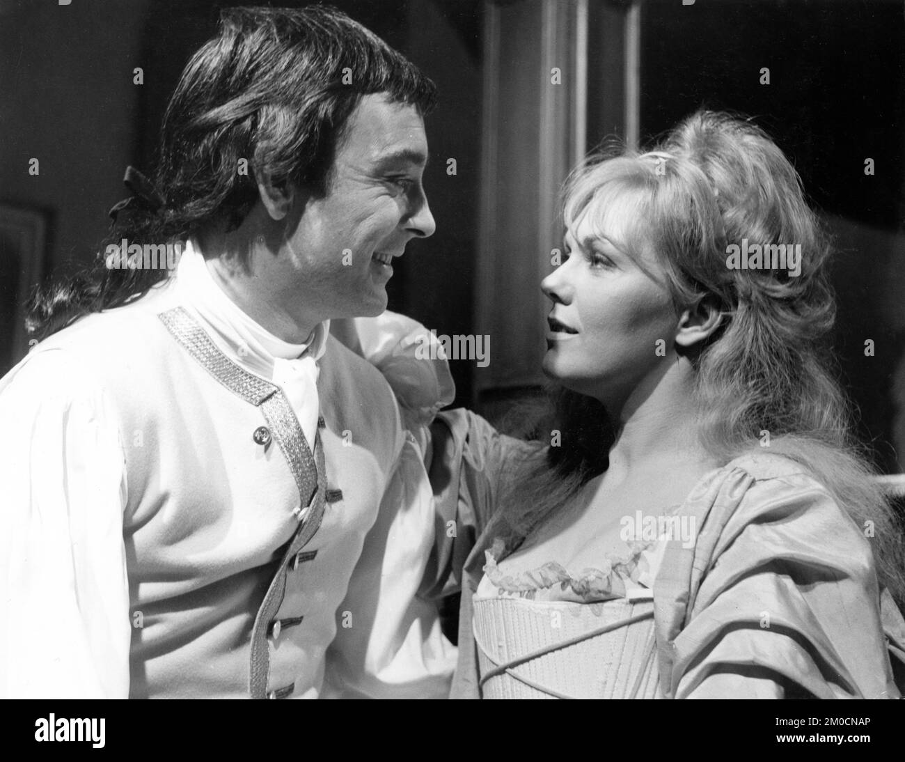 Daniel defoe moll flanders hi-res stock photography and images - Alamy