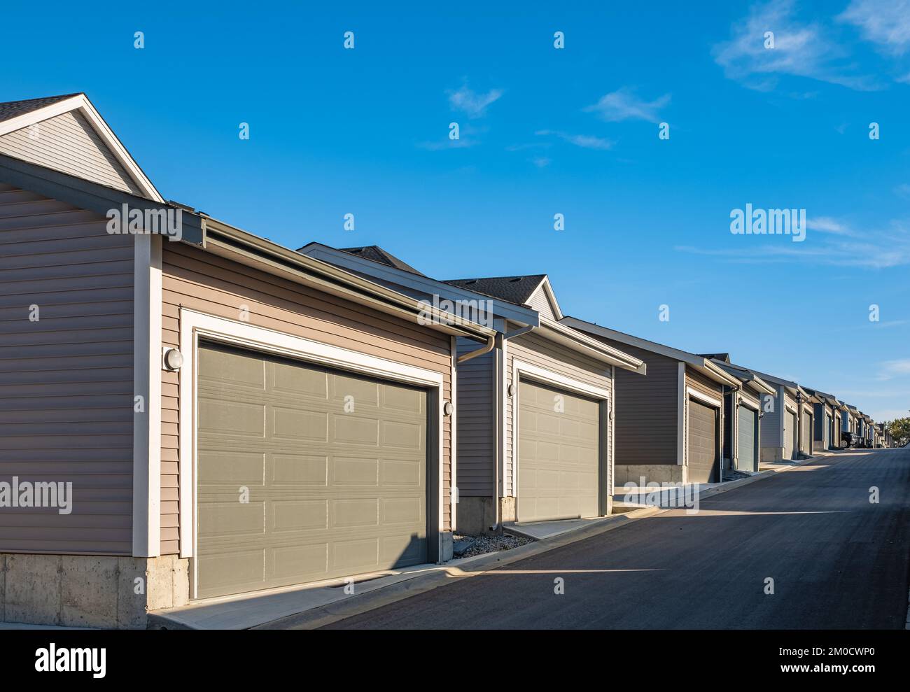 Colourful garage door hi-res stock photography and images - Alamy