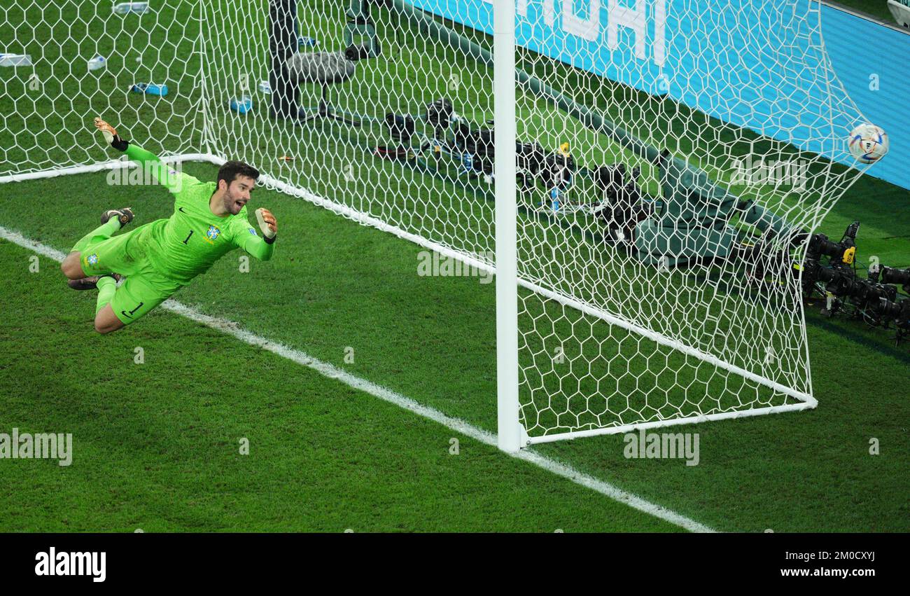 Doha, Qatar. 5th Dec, 2022. Brazil's goalkeeper Alison eyes on the ball ...