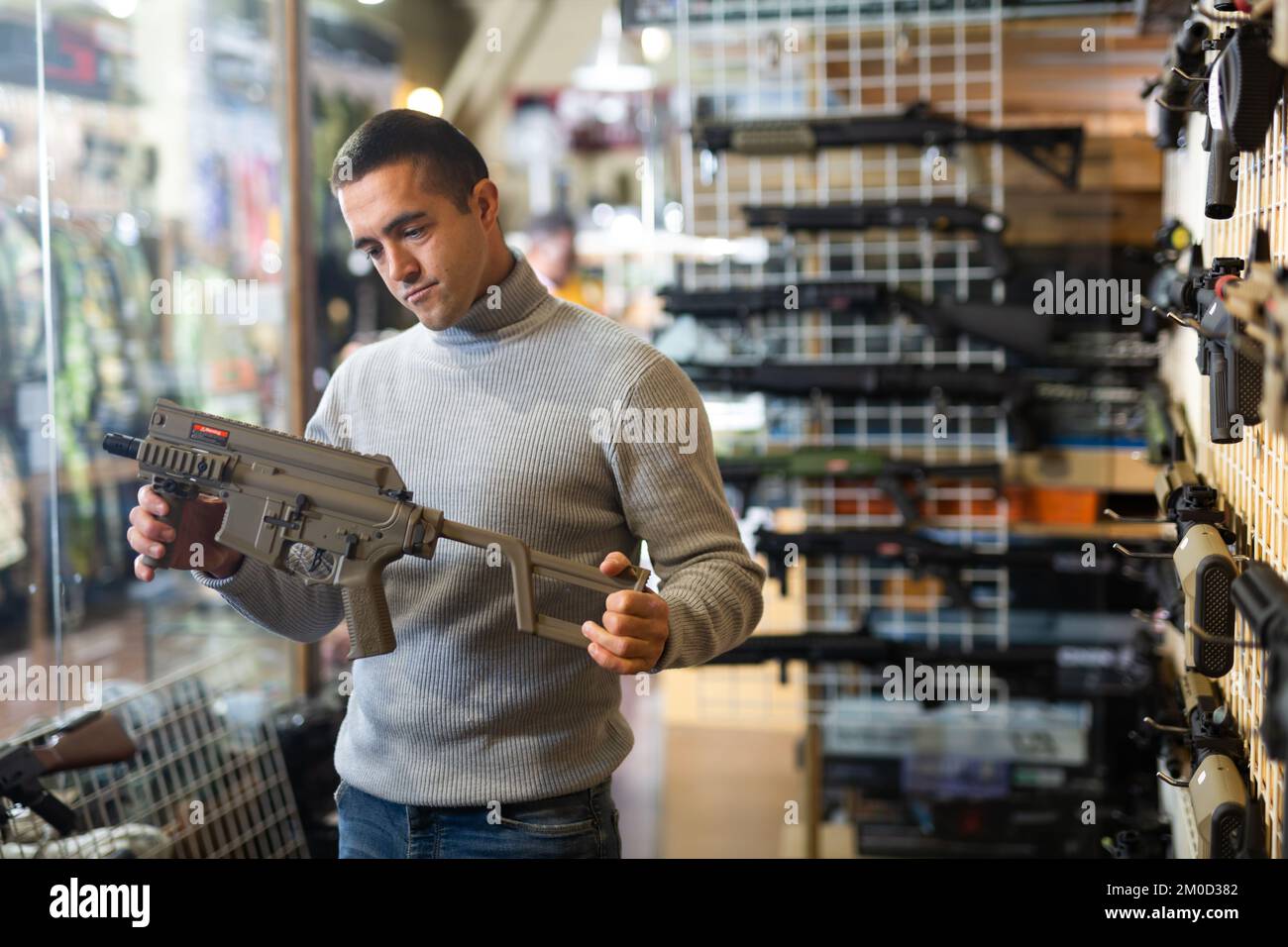 Man selecting machine gun hi-res stock photography and images - Alamy
