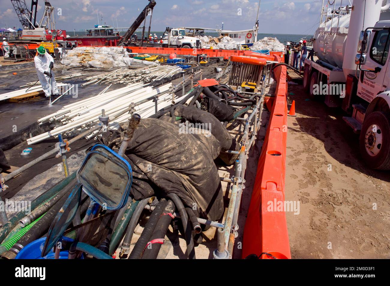 Oil spill boom hi-res stock photography and images - Alamy
