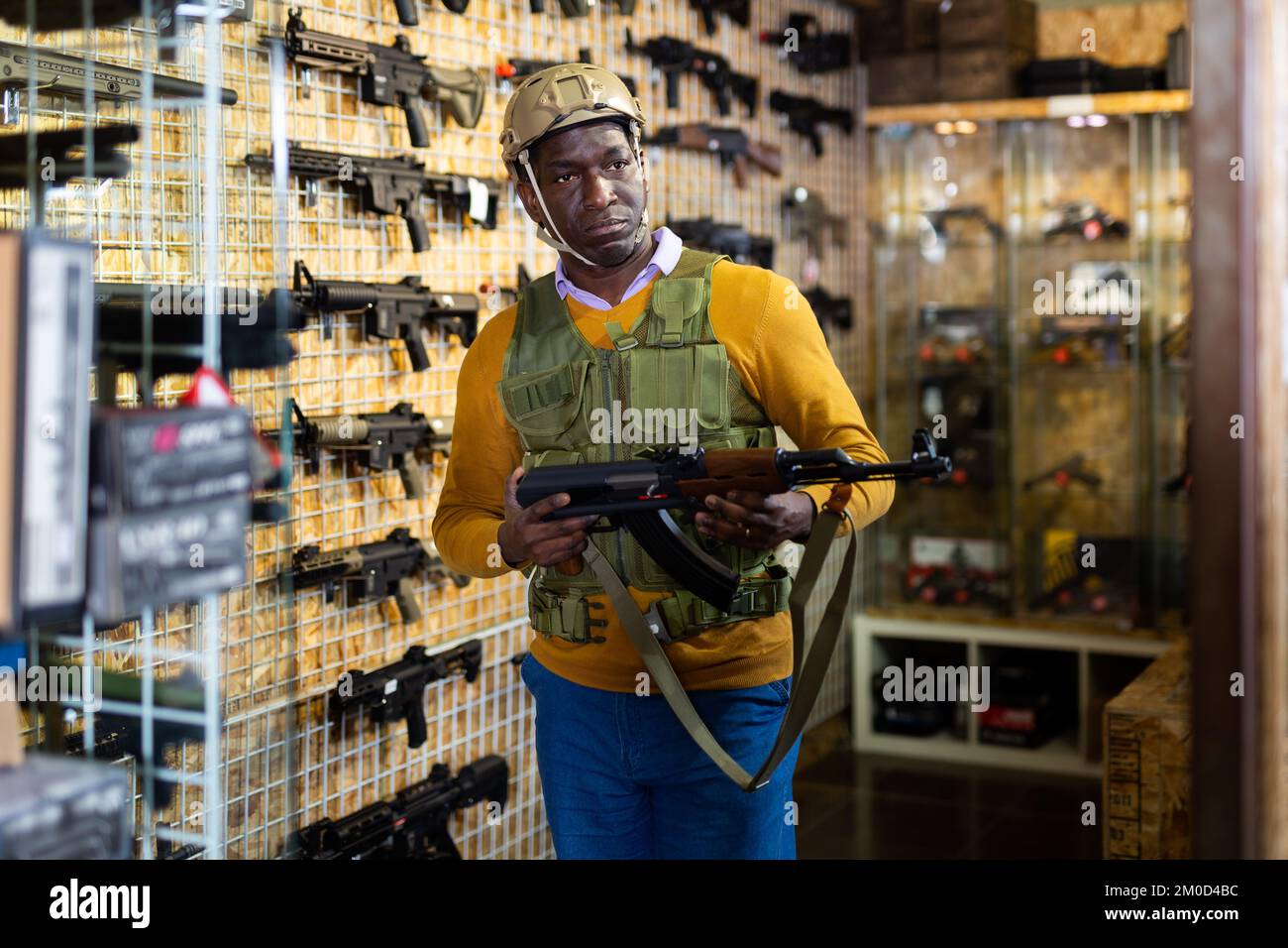 Assault weapon store hi-res stock photography and images - Alamy