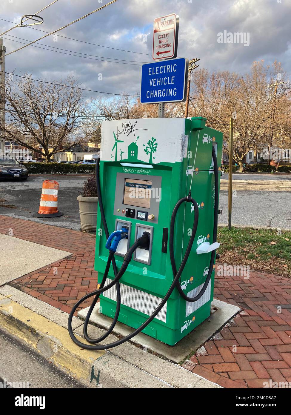 Curbside ev charging station hi-res stock photography and images - Alamy