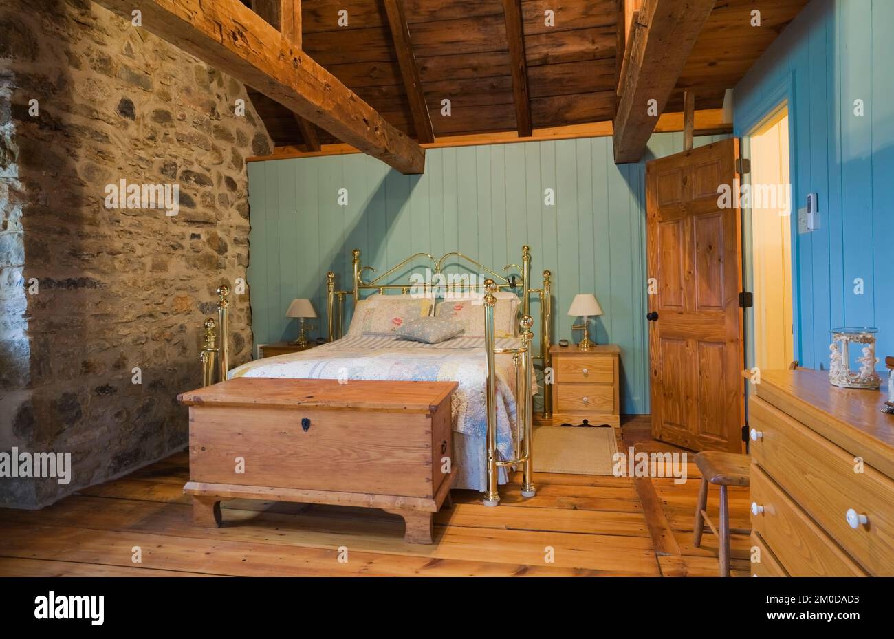 Eight poster bed hi-res stock photography and images - Alamy