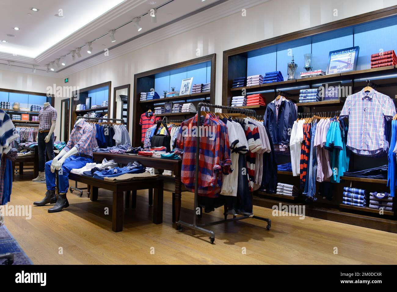 SHENZHEN, CHINA-APRIL 13: shopping store in ShenZhen on April 13, 2014 ...
