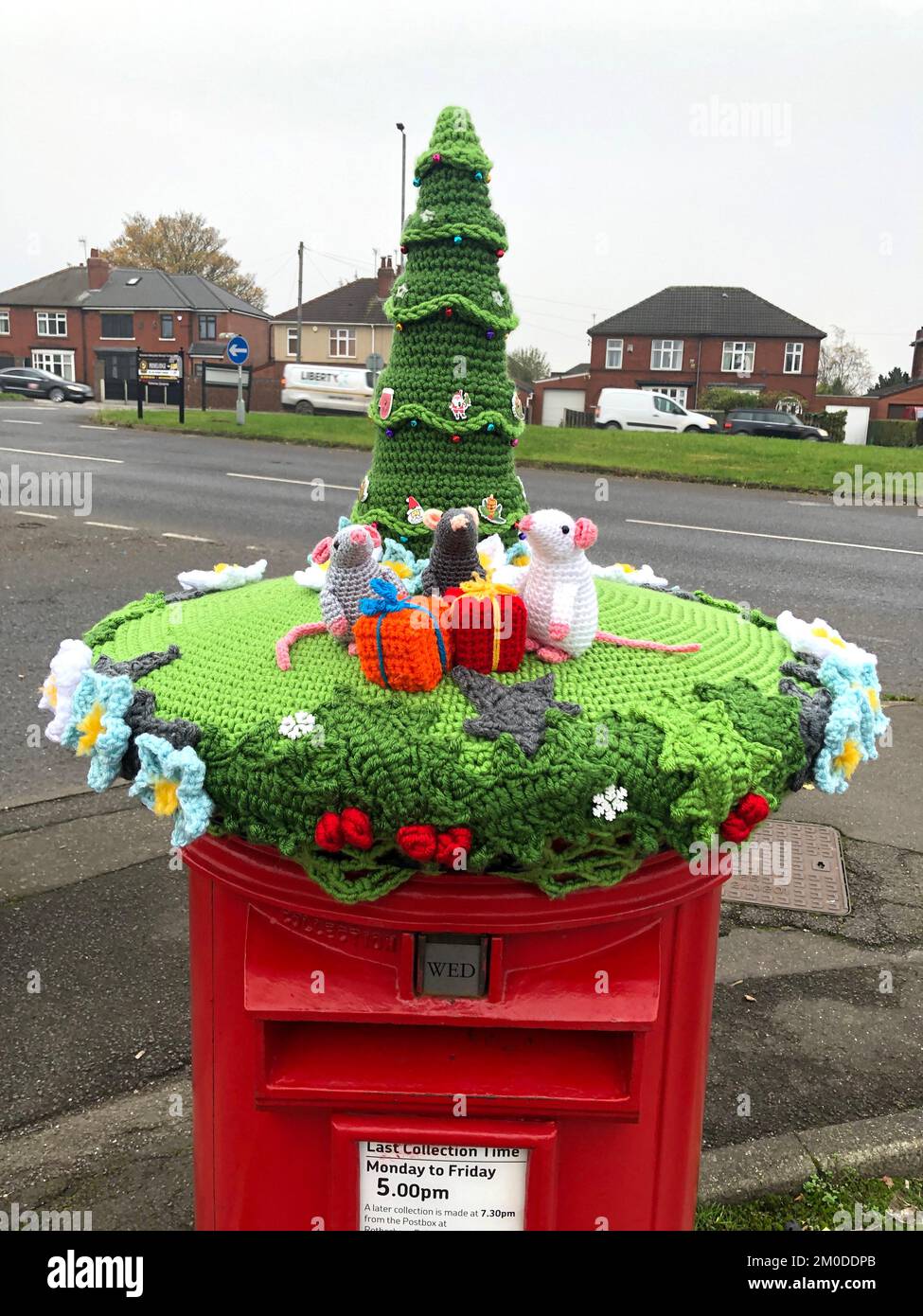 Red post royal mail jacket hi-res stock photography and images - Alamy