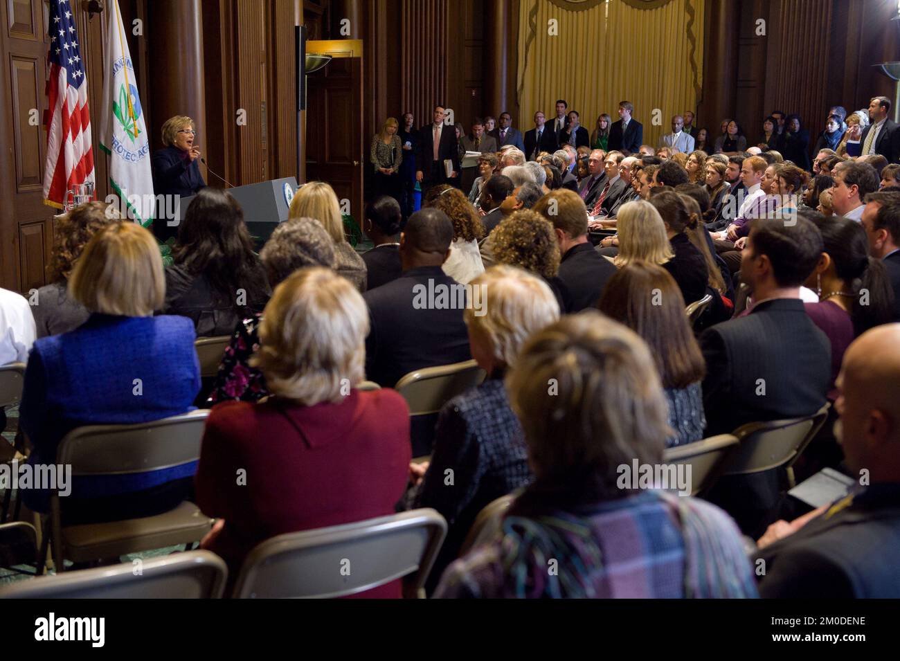 Barbara boxer hi-res stock photography and images - Alamy