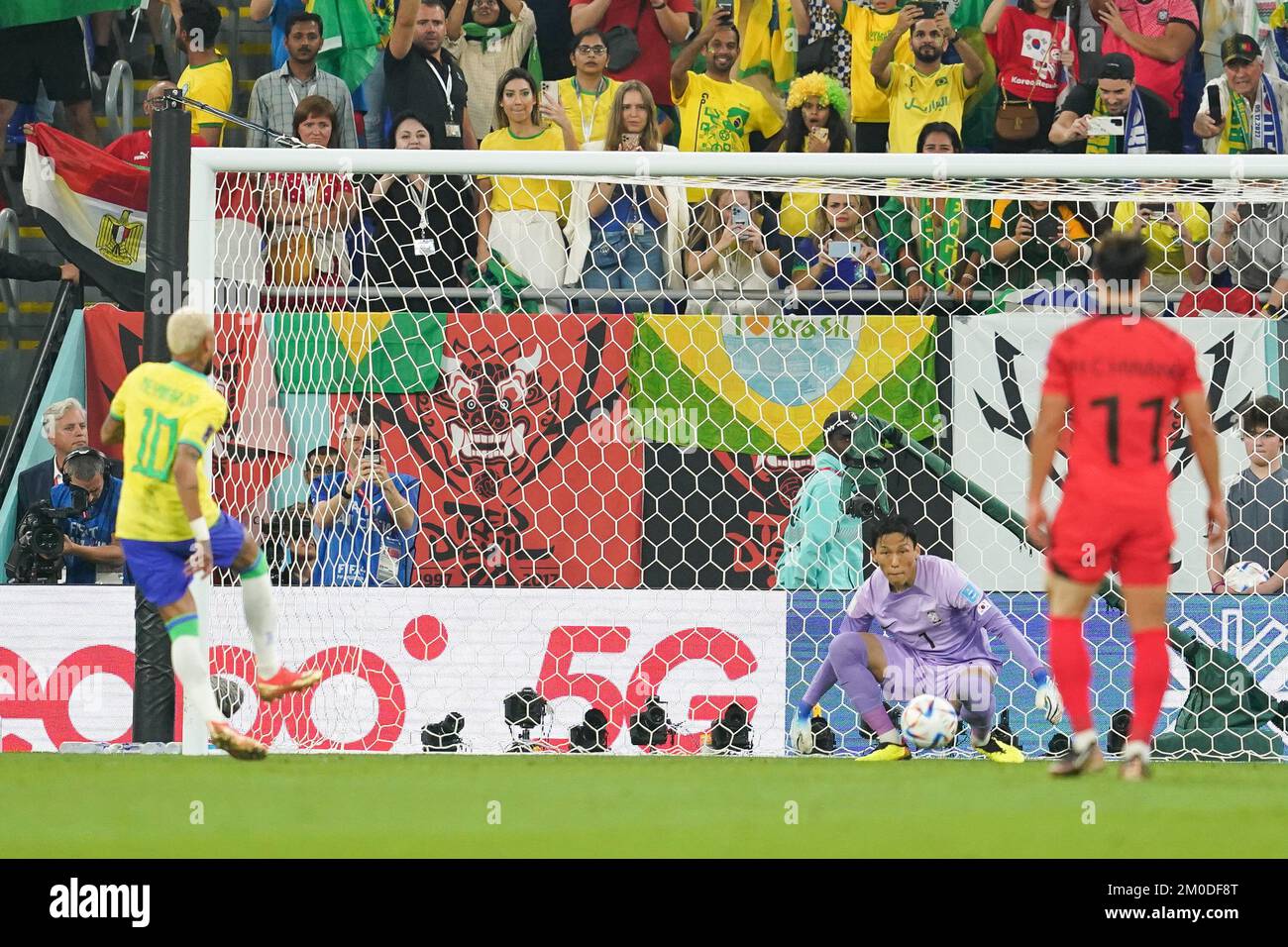 DOHA, QATAR - DECEMBER 5: Player of Brazil Neymar shoots to score ...