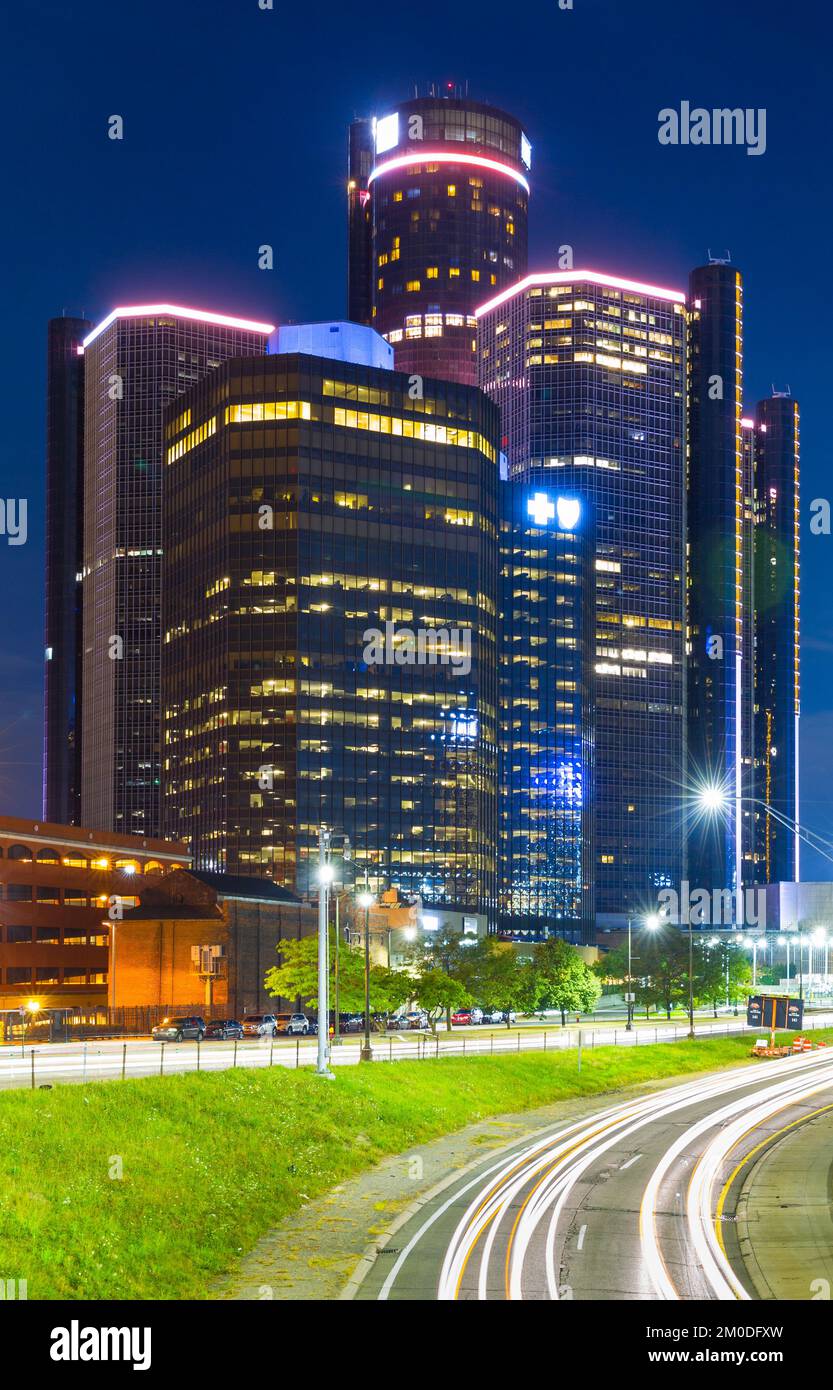 A night-view of the General Motors headquarters and Renaissance Center ...
