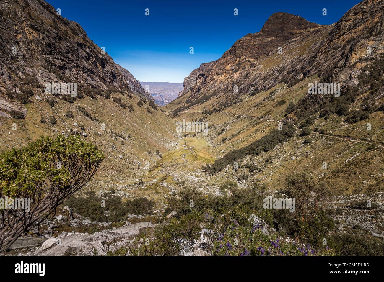 Mountain pass in Huascaran, Cordillera Blanca, Ancash, Peru Stock Photo ...