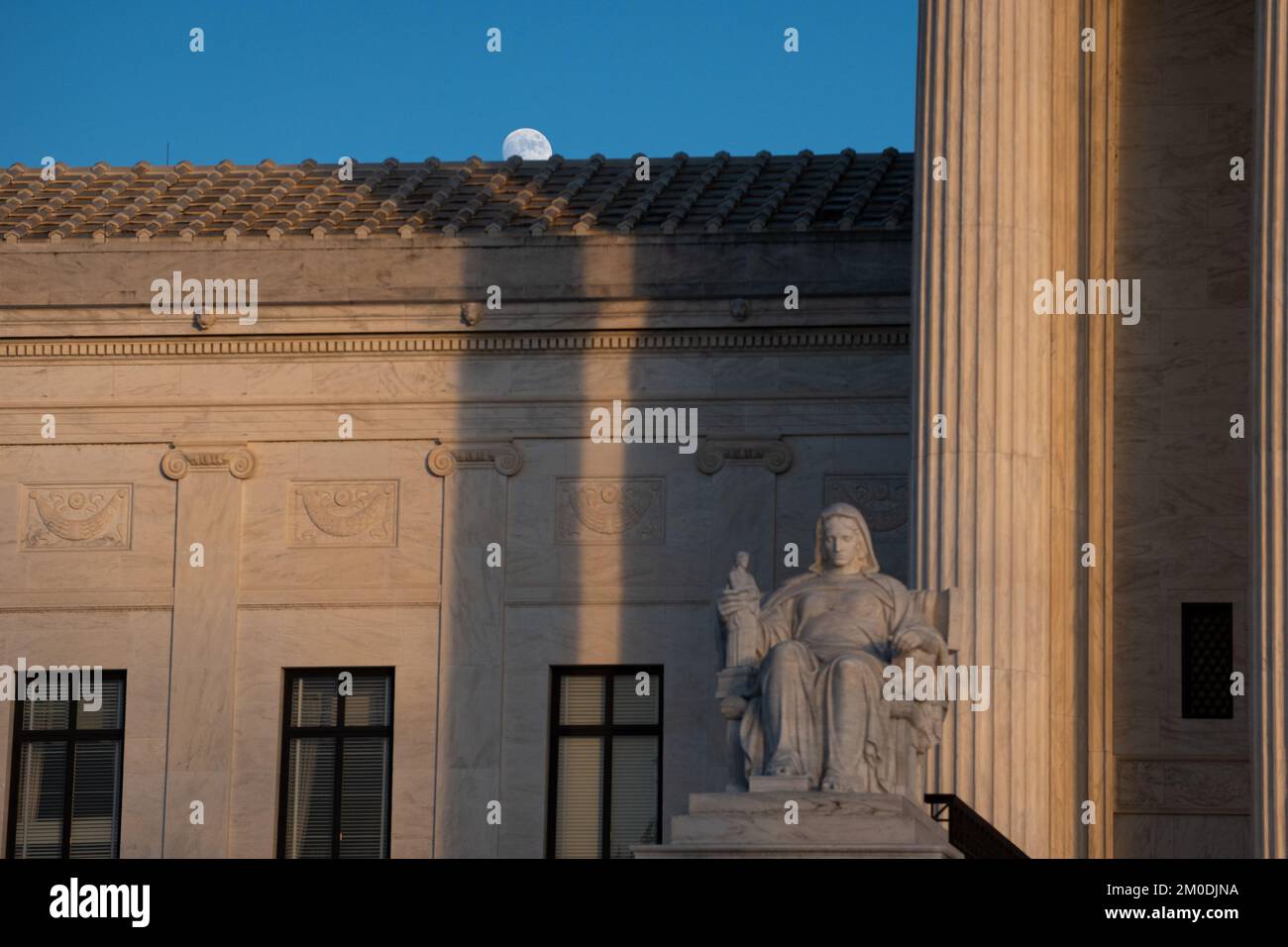 A general view of a waxing gibbous moon rising behind the U.S. Supreme ...