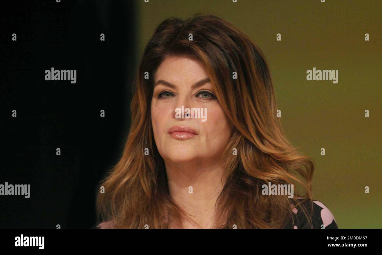 File Photo Kirstie Alley Has Passed Away At 71 Kirstie Alley 6 7