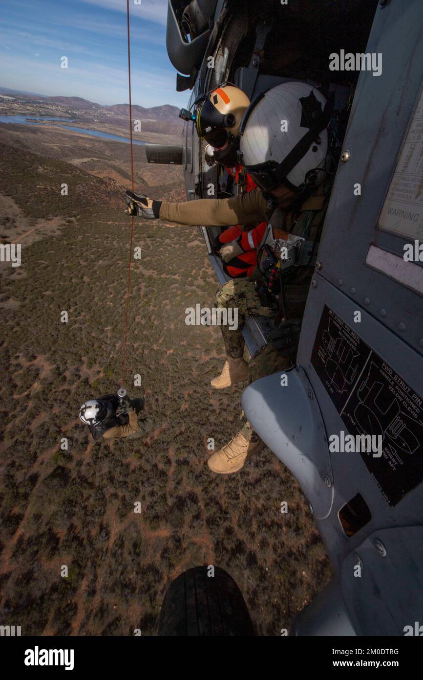 221117-N-EV253-1250 SAN DIEGO (Nov. 17, 2022) – US Naval Aircewmen ...