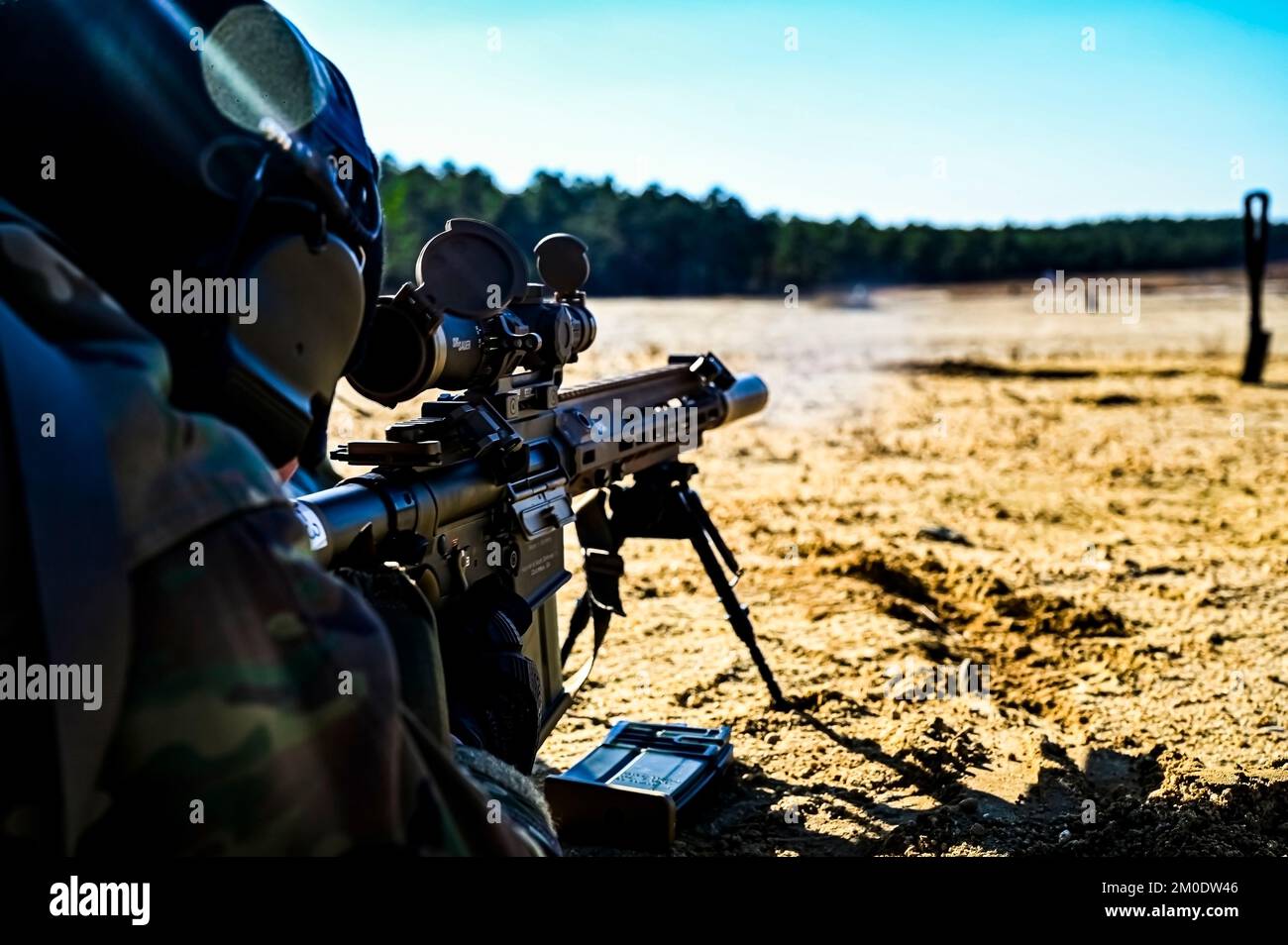 Soldiers assigned to the U.S. Army 114th Infantry Regiment conducts ...