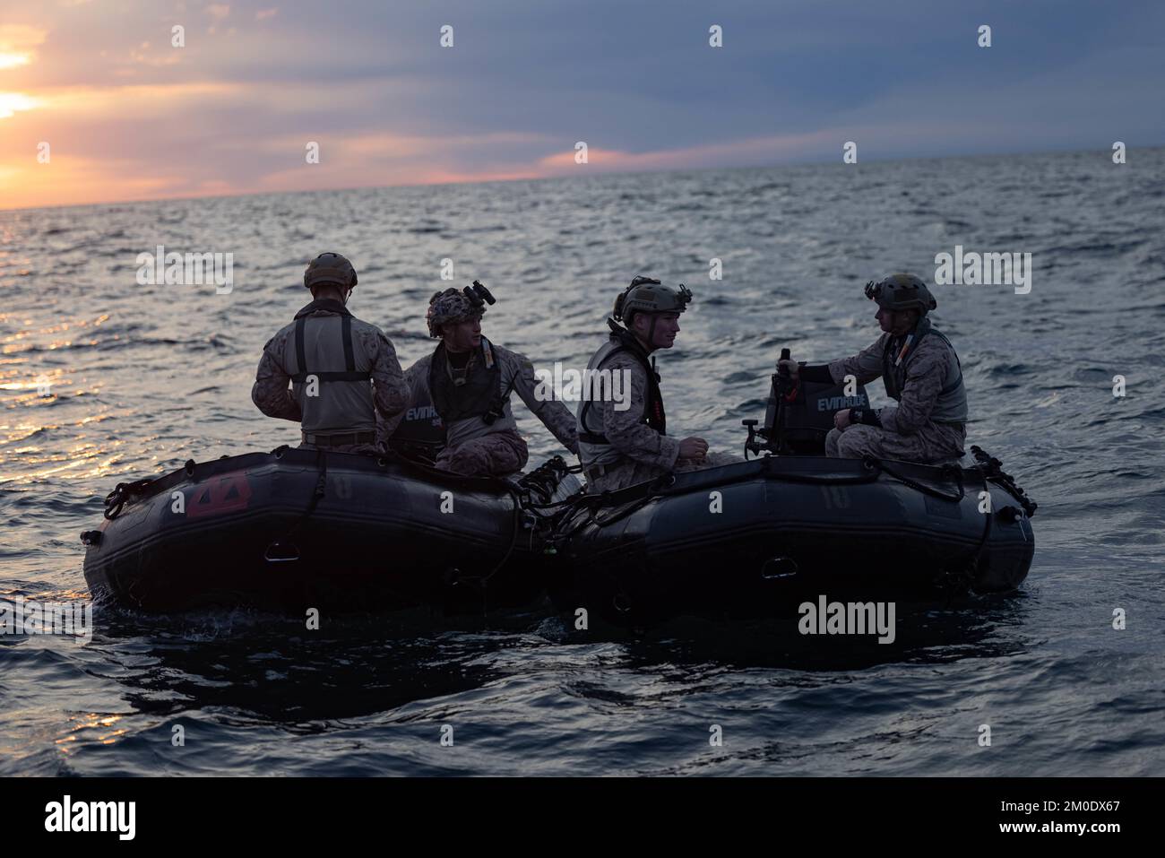 U.S. Marines with Charlie Company, 1st Reconnaissance Battalion, 1st ...