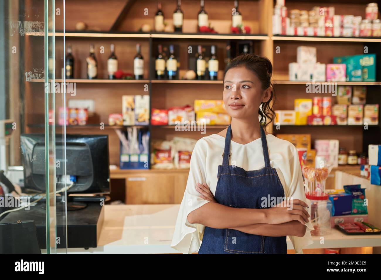 Young female cashier smiling hi-res stock photography and images - Alamy