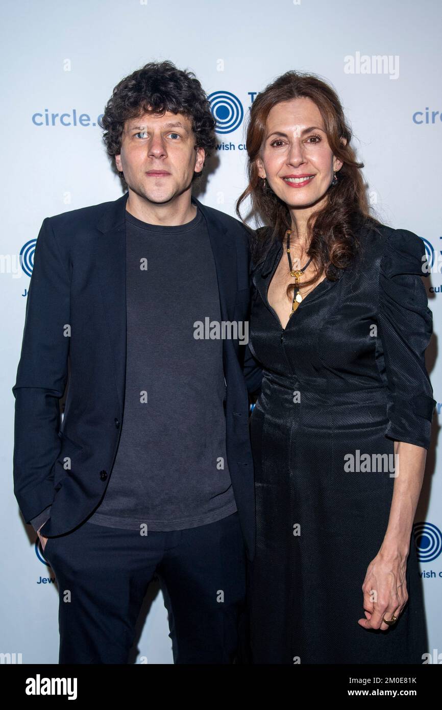 New York, United States. 05th Dec, 2022. Jesse Eisenberg and Jessica ...