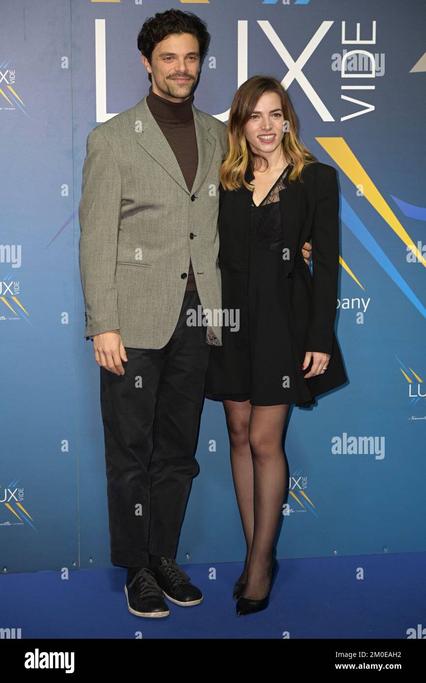Jacob Fortune Lloyd (l) and Aurora Ruffino (r) attend the blue carpet ...