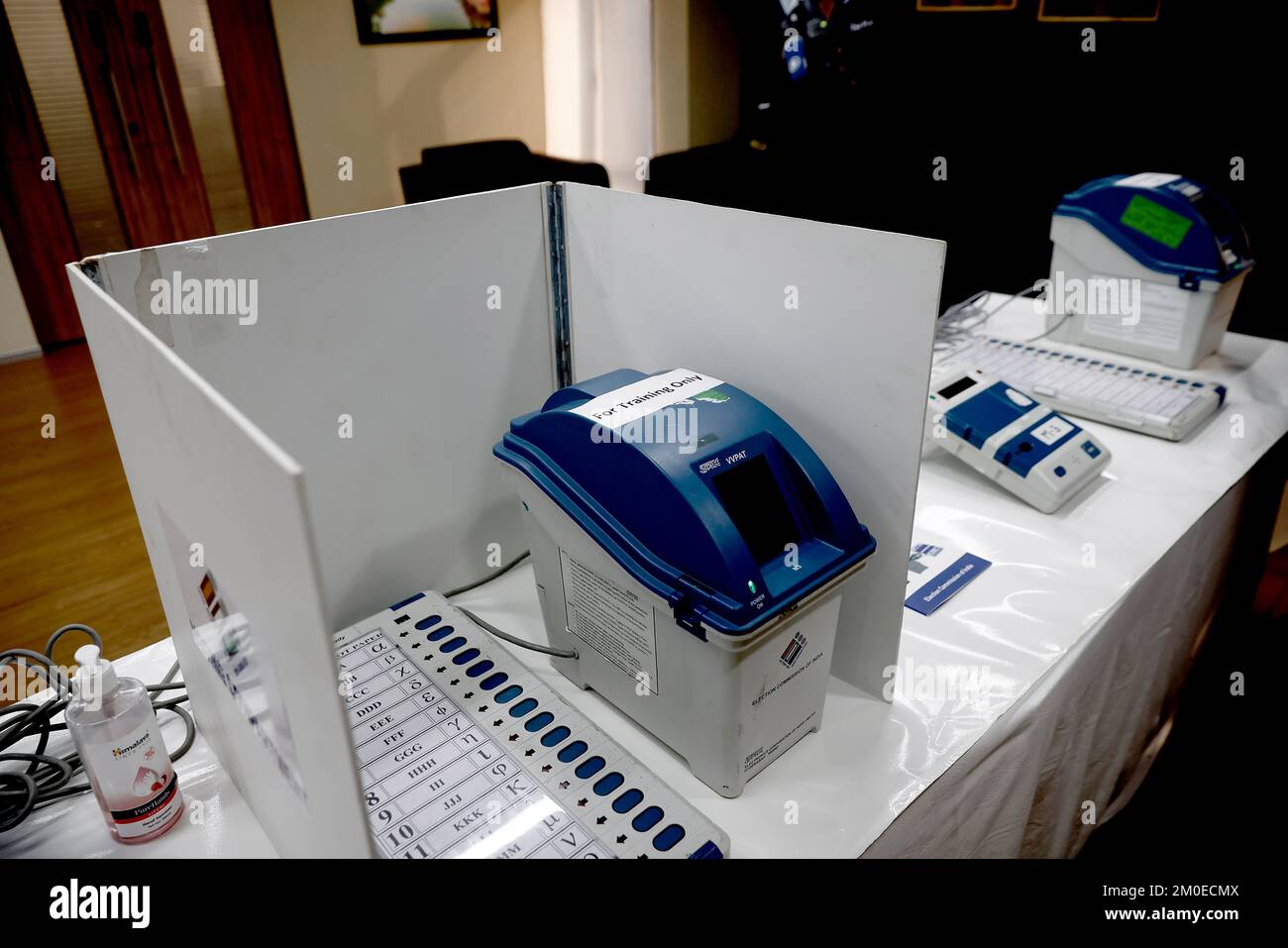 Neu Delhi, India. 06th Dec, 2022. Voting machines of the Indian ...