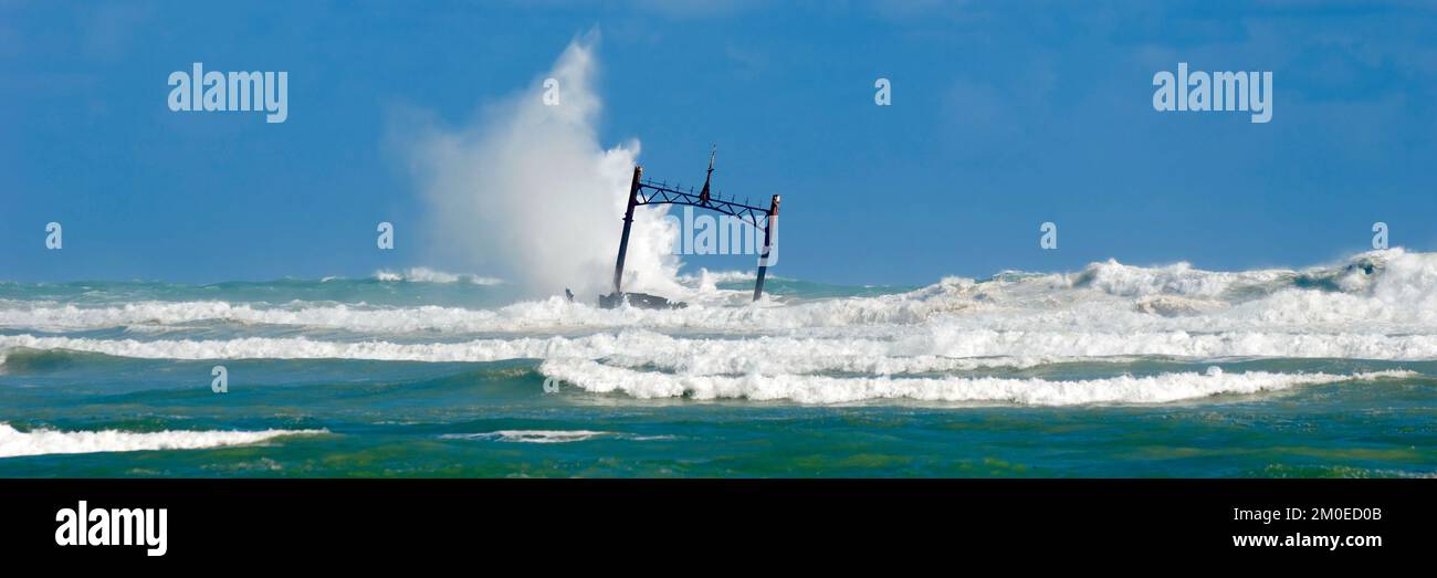 Ship breaking waves hi-res stock photography and images - Alamy
