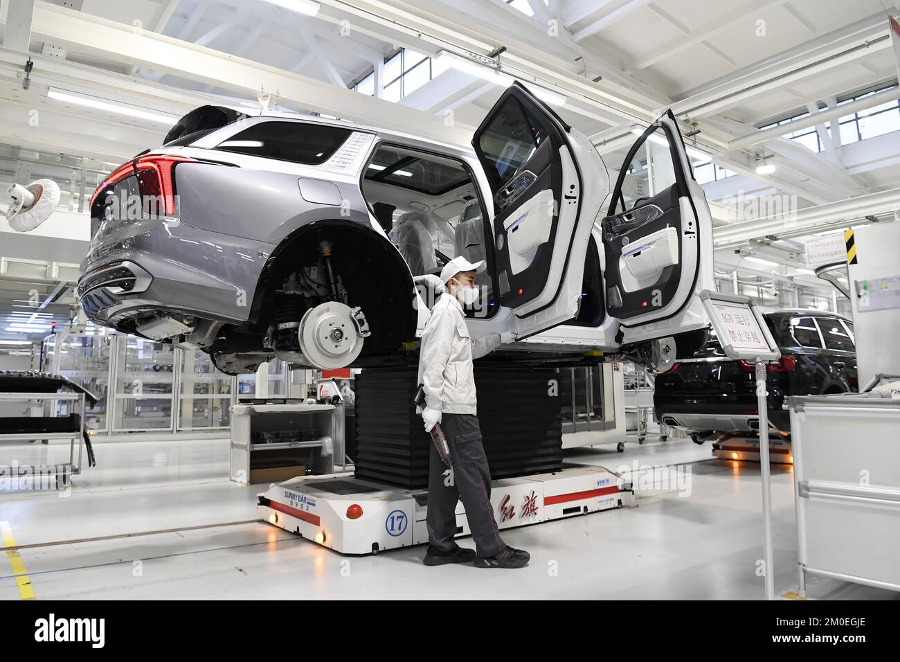 Visit the Hongqi factory of China FAW Group in Changchun City ...