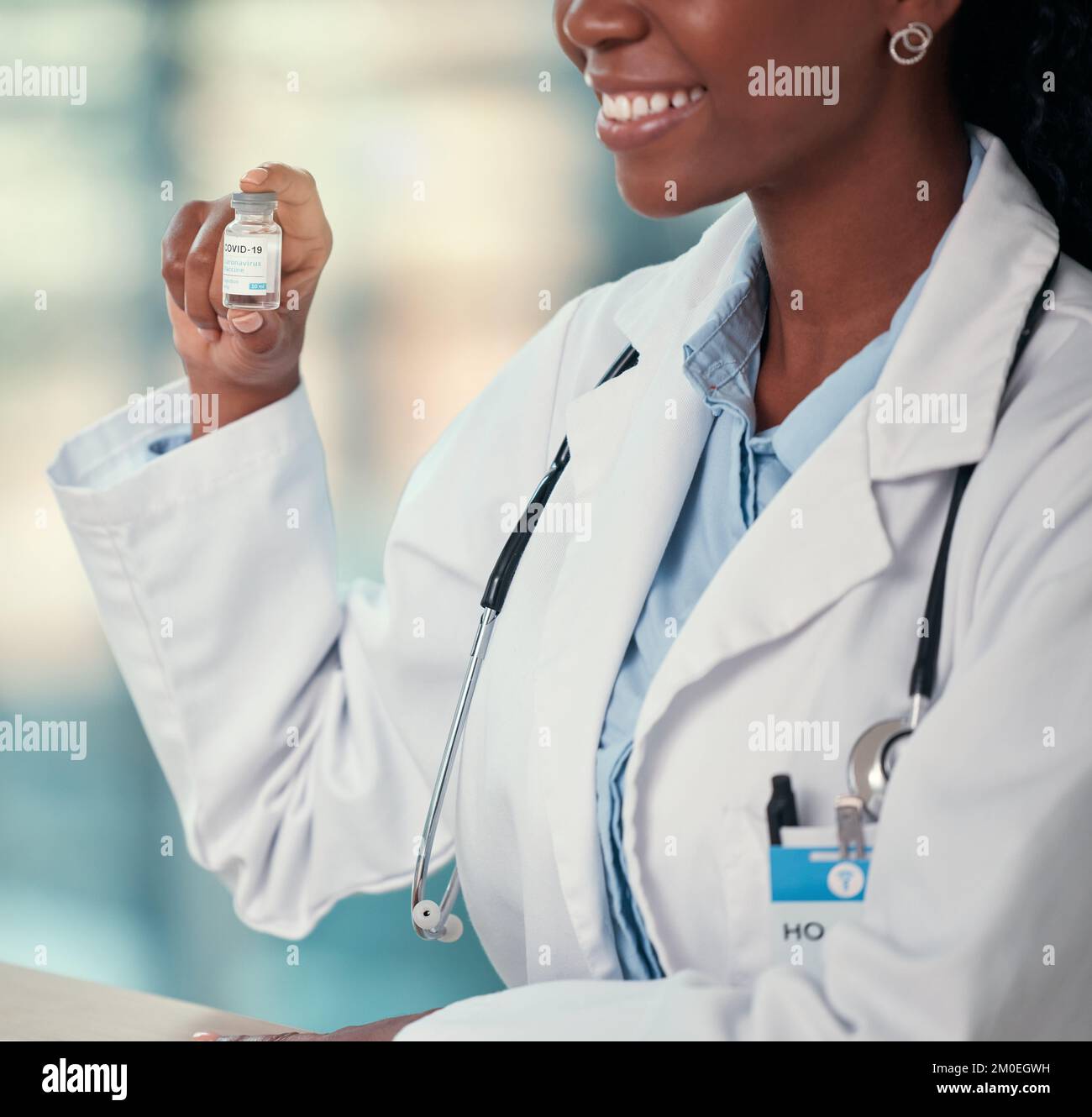 Hand holding vial hi-res stock photography and images - Alamy