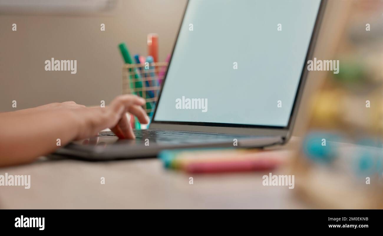 Hands on virtual learning hi-res stock photography and images - Alamy