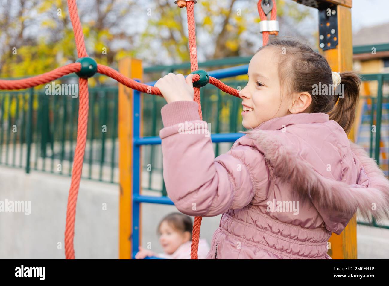 Jungle gym rope hi-res stock photography and images - Alamy