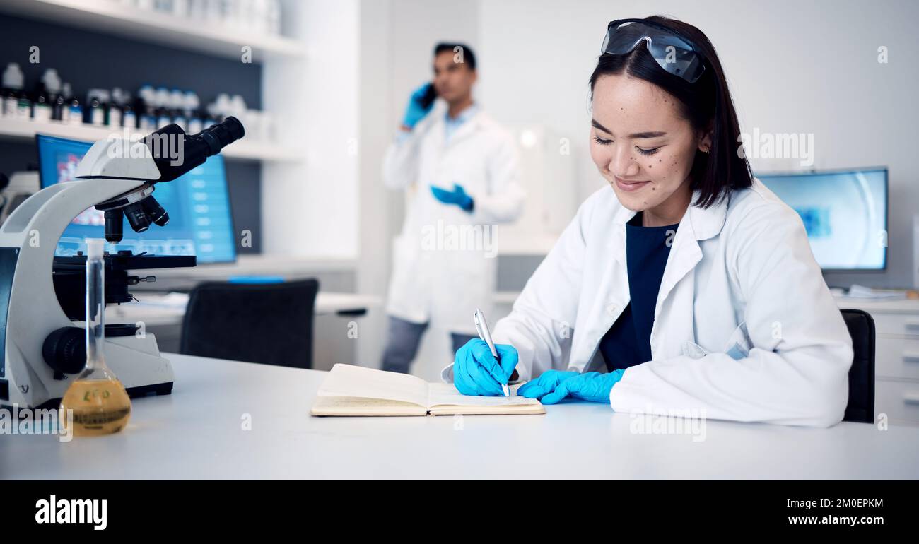 Female asian scientist hi-res stock photography and images - Alamy