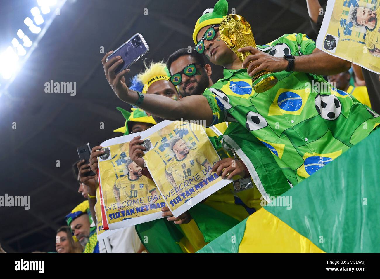 Brazilian fans, football fans celebrate the return of NEYMAR (BRA ...