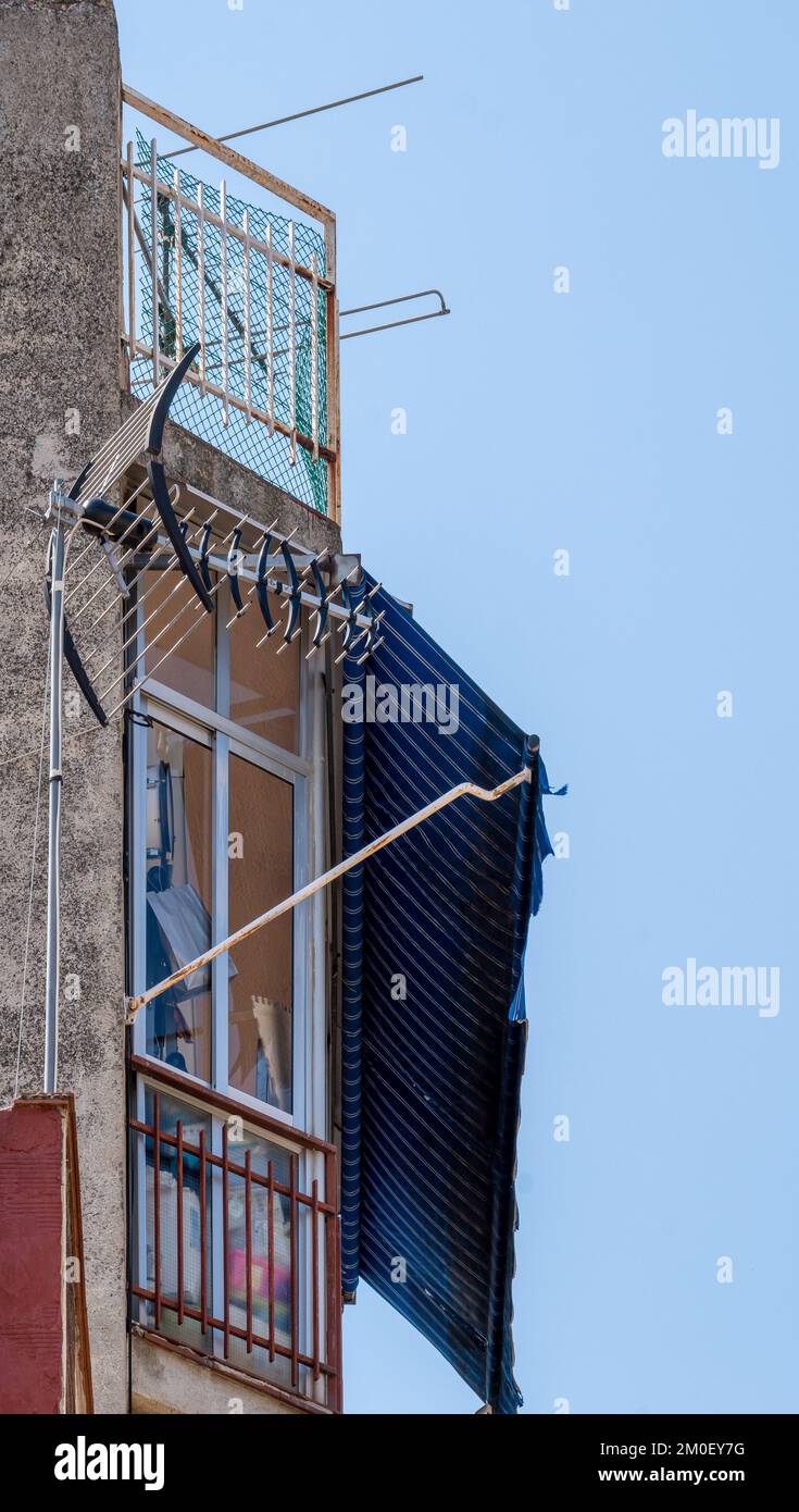 Poorly maintained building hi-res stock photography and images - Alamy