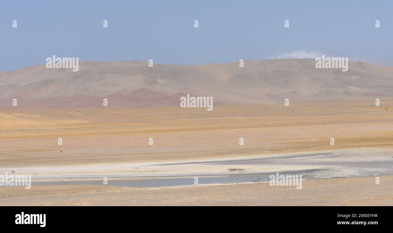 Extraordinary reddish desert landscape along the Pacific coast of Peru ...