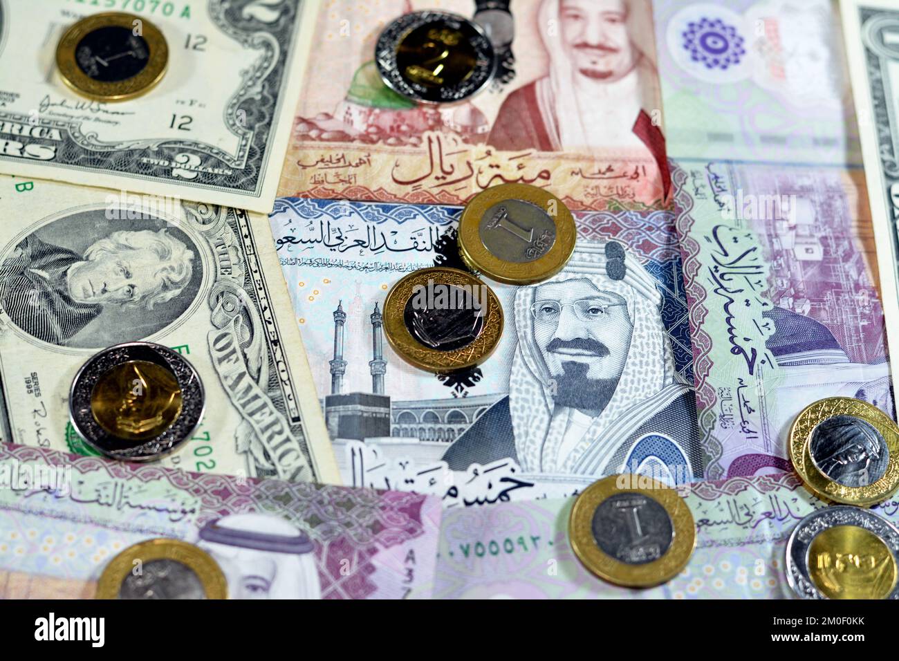 Saudi riyal bills hi-res stock photography and images - Alamy