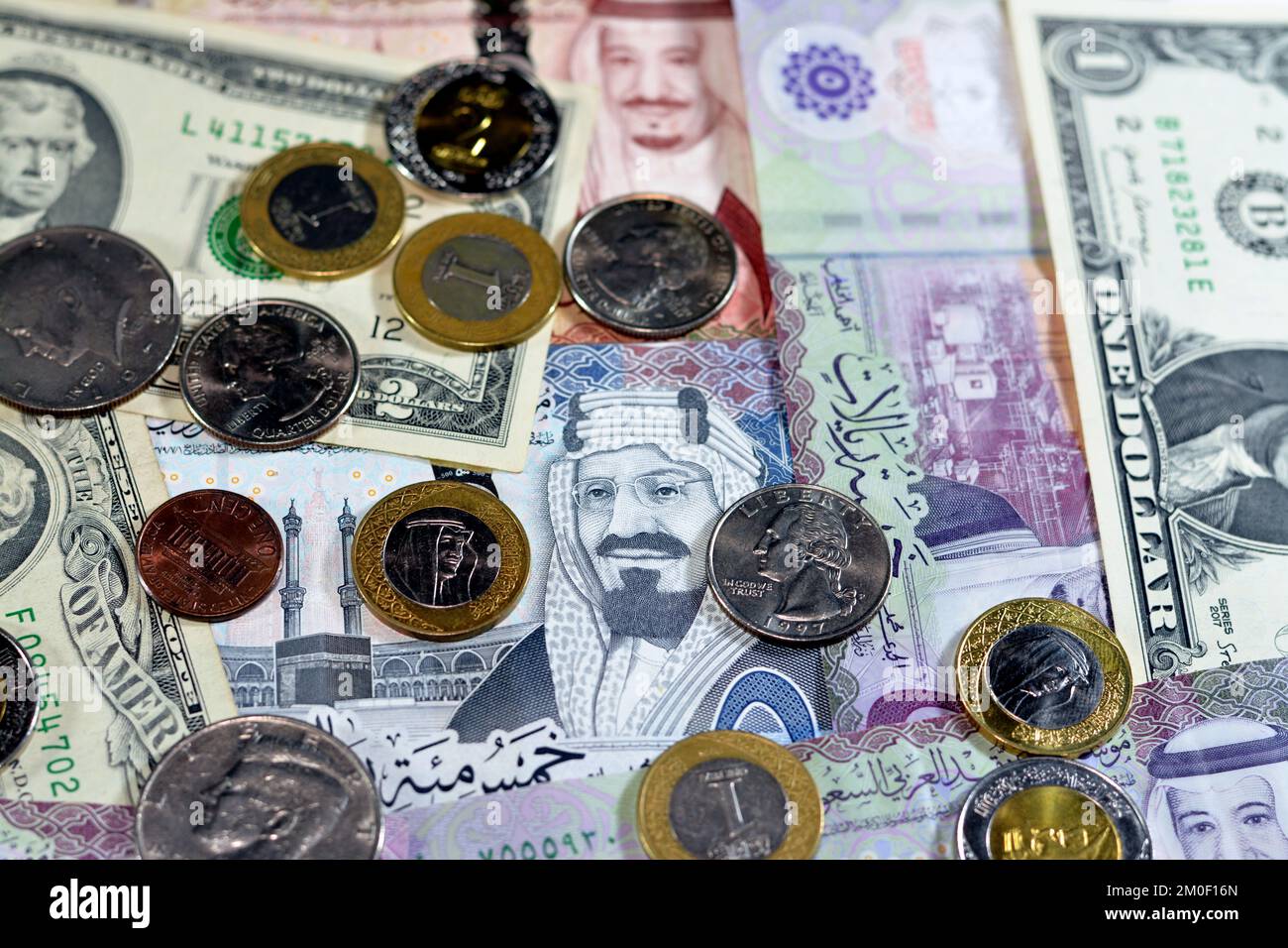 Saudi currency and coins and bills hi-res stock photography and images ...