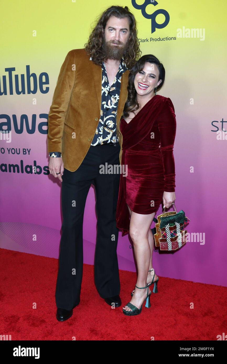 Beverly Hills, CA. 4th Dec, 2022. Rhett McLaughlin, Jessie McLaughlin ...